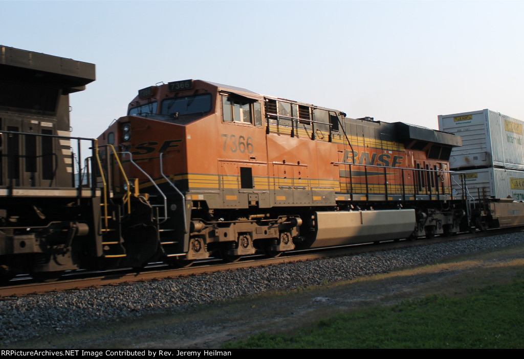 BNSF 7366 (1)